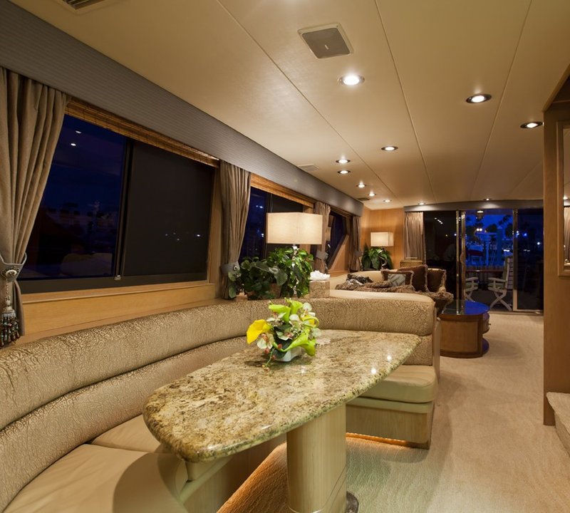 LADY LILA Yacht Charter Details, Hatteras | CHARTERWORLD Luxury Superyachts